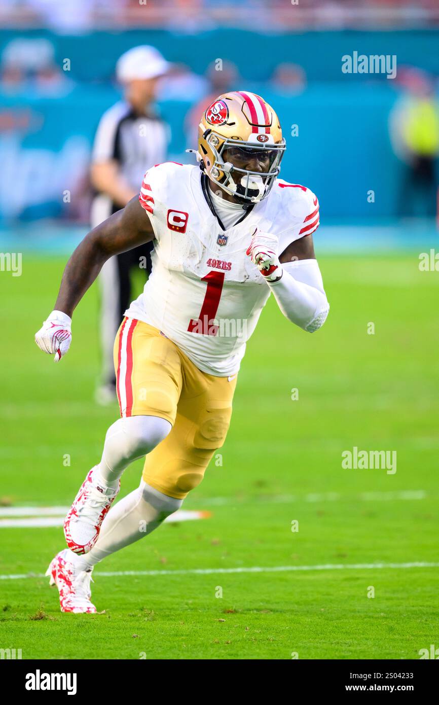 San Francisco 49ers wide receiver Deebo Samuel Sr. (1) runs a play ...