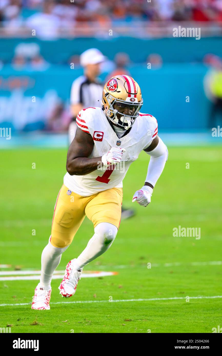 San Francisco 49ers wide receiver Deebo Samuel Sr. (1) runs a play ...