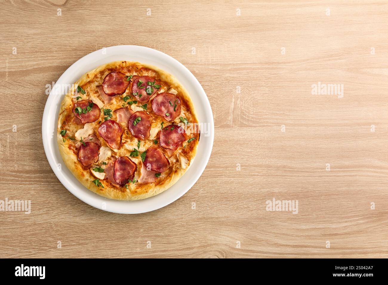 Delicious pepperoni pizza topped hi-res stock photography and images ...