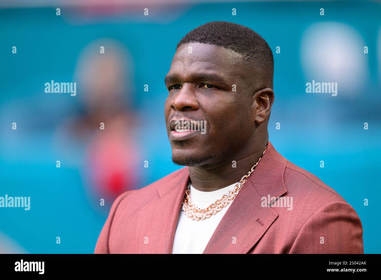 Former San Francisco 49ers running back Frank Gore stands on the ...