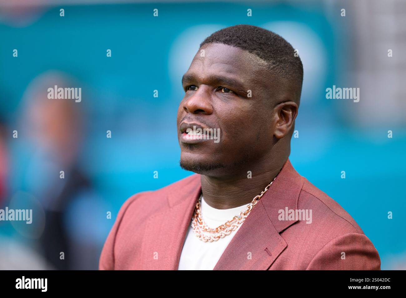 Former San Francisco 49ers running back Frank Gore stands on the ...