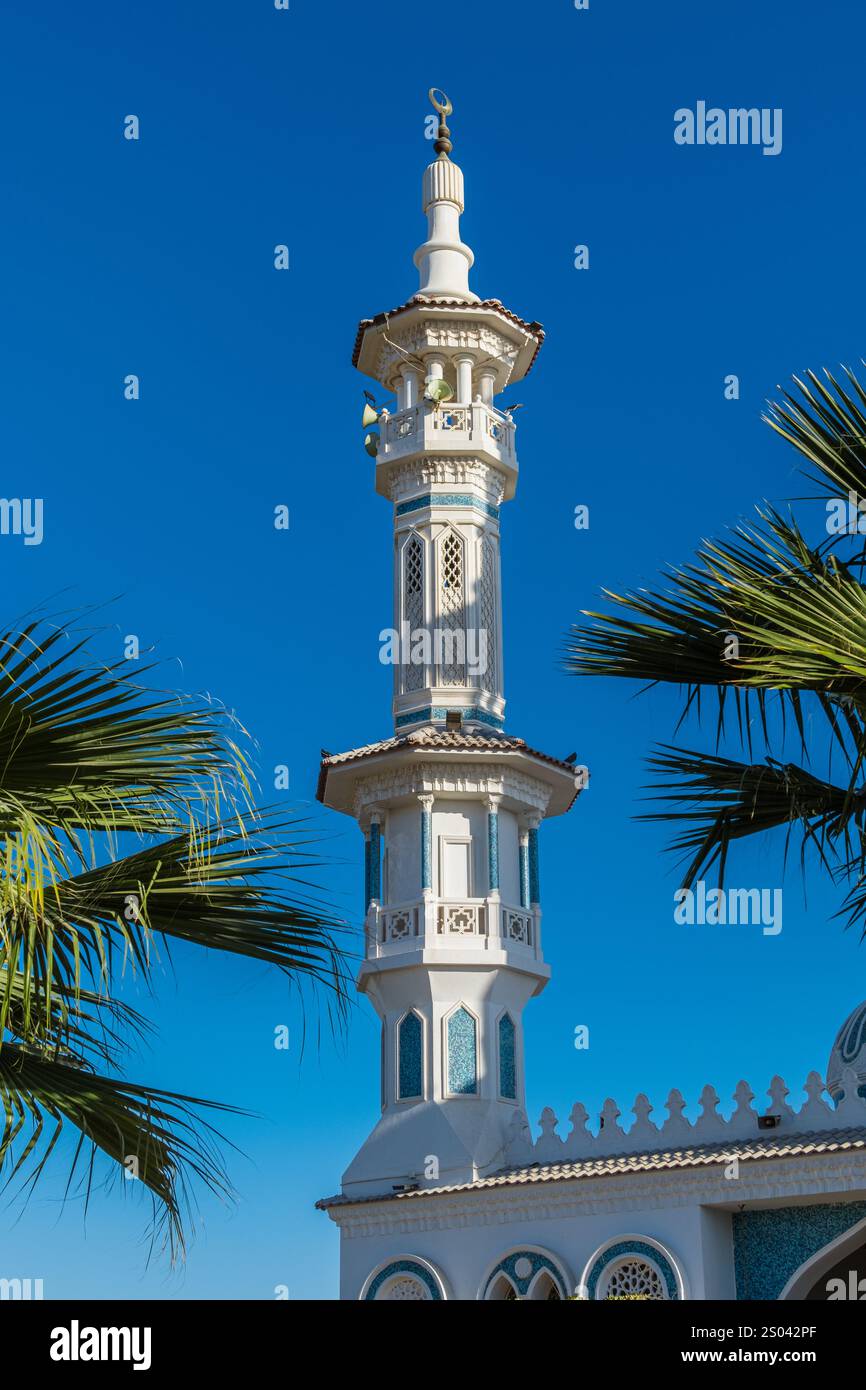 White minaret of mosque in Arabic city Stock Photo - Alamy