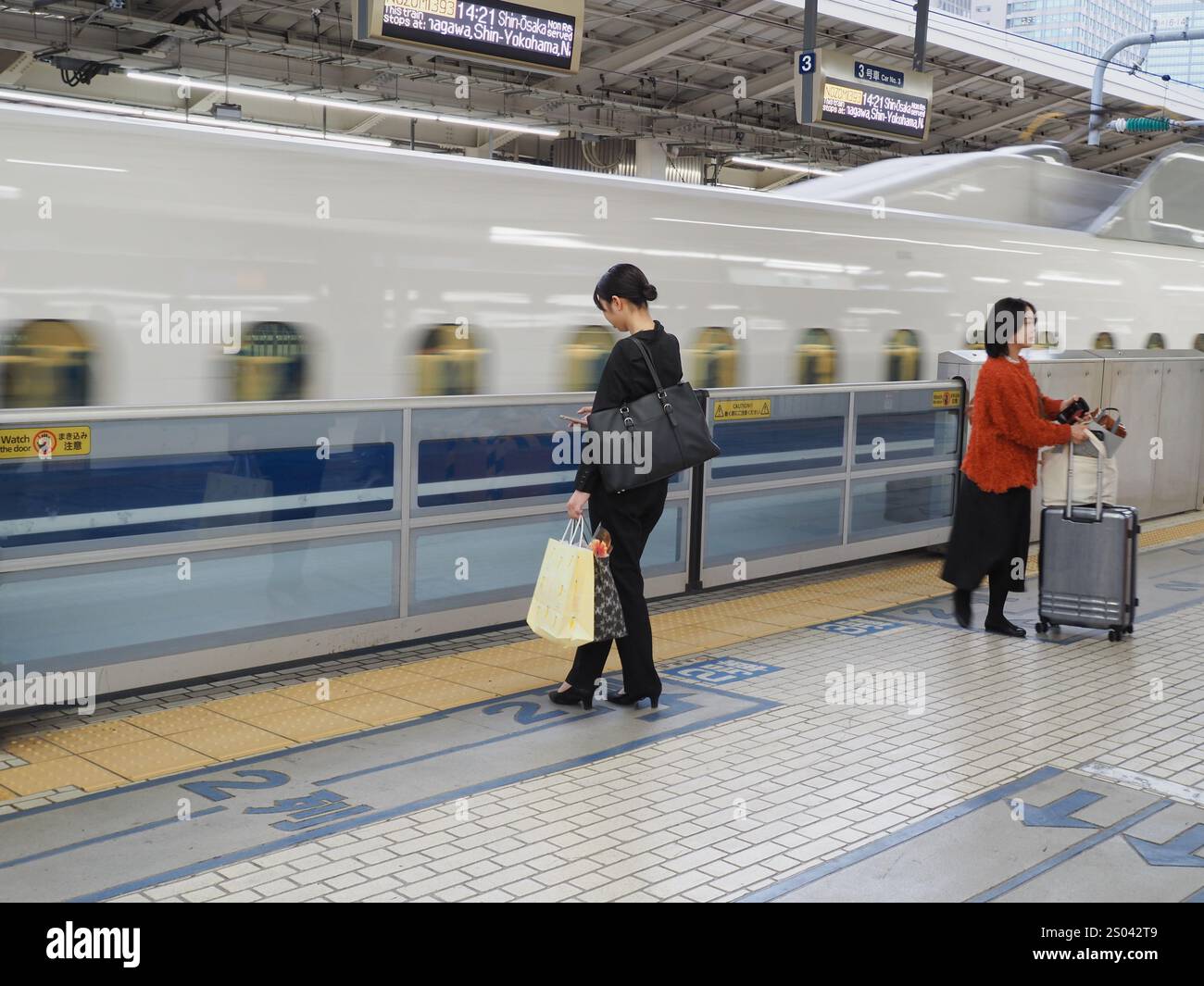 TOKYO, JAPAN - October 29, 2024: Passengers on a platform at Tokyo ...