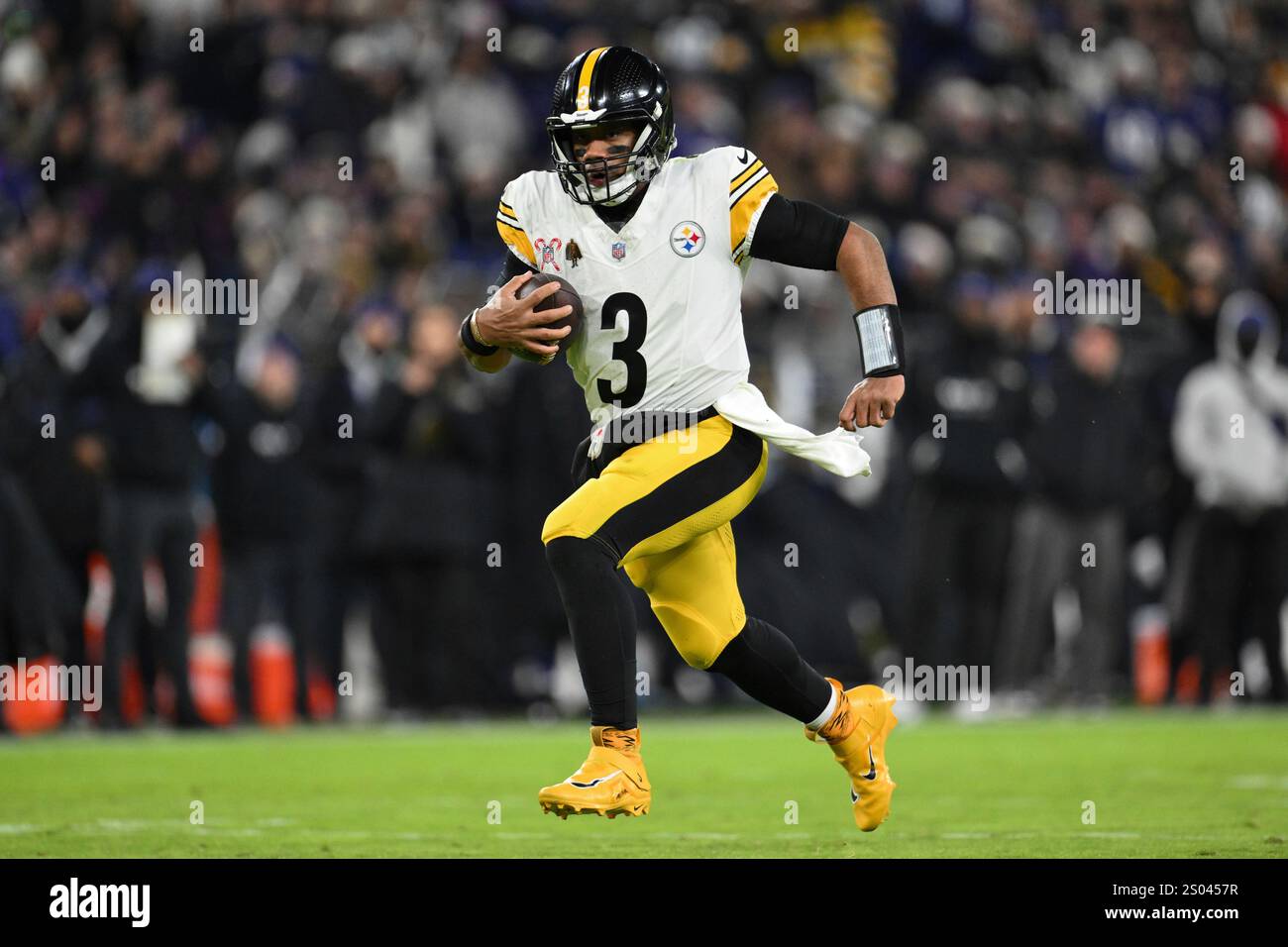 Pittsburgh Steelers quarterback Russell Wilson (3) runs the ball during ...