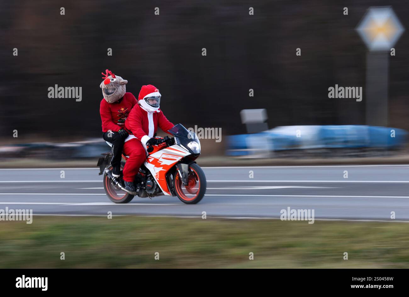 Riedlingen, Germany. 24th Dec, 2024. Two men dressed up as Santa Claus ...