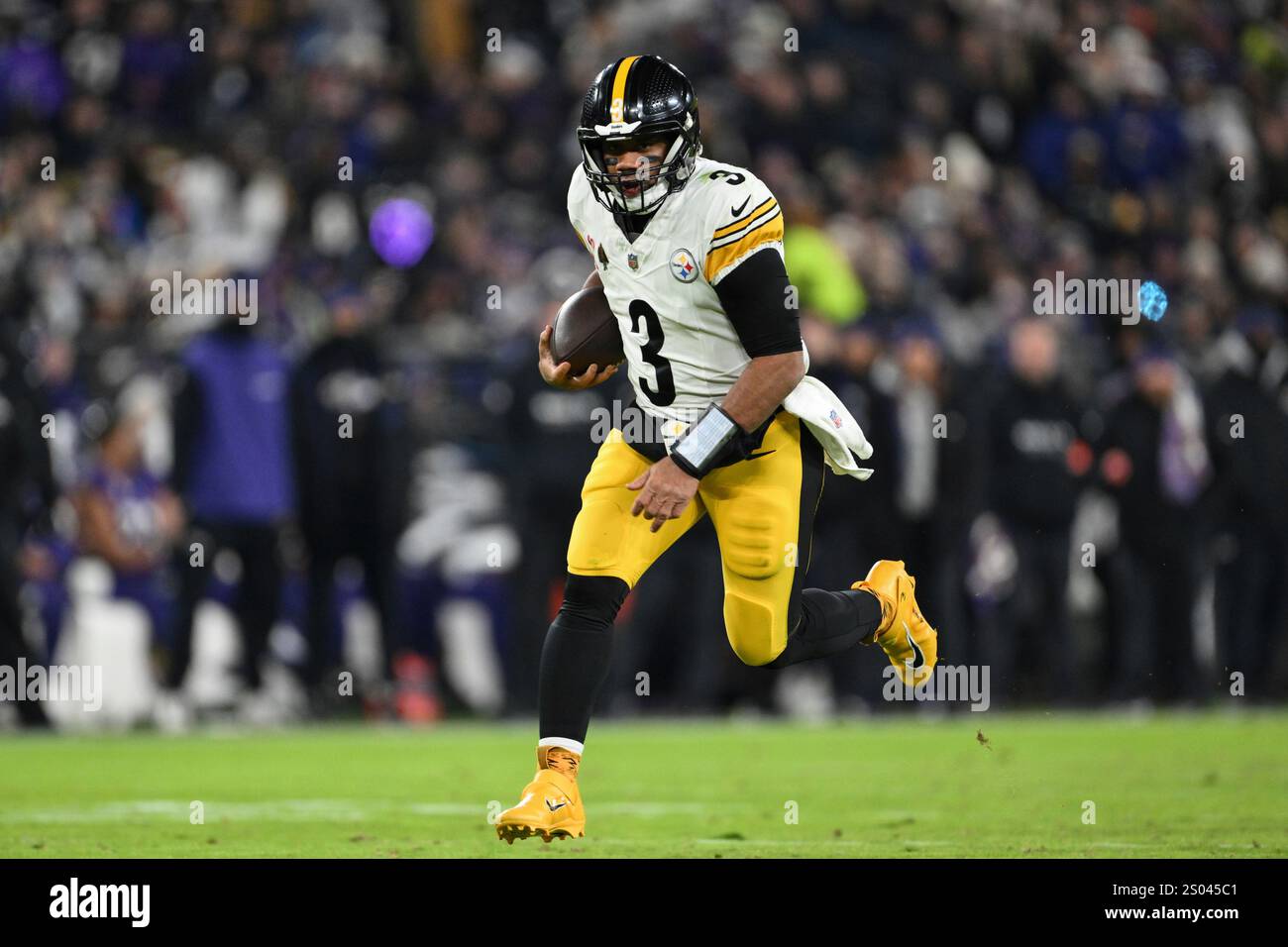 Pittsburgh Steelers quarterback Russell Wilson (3) runs the ball during ...