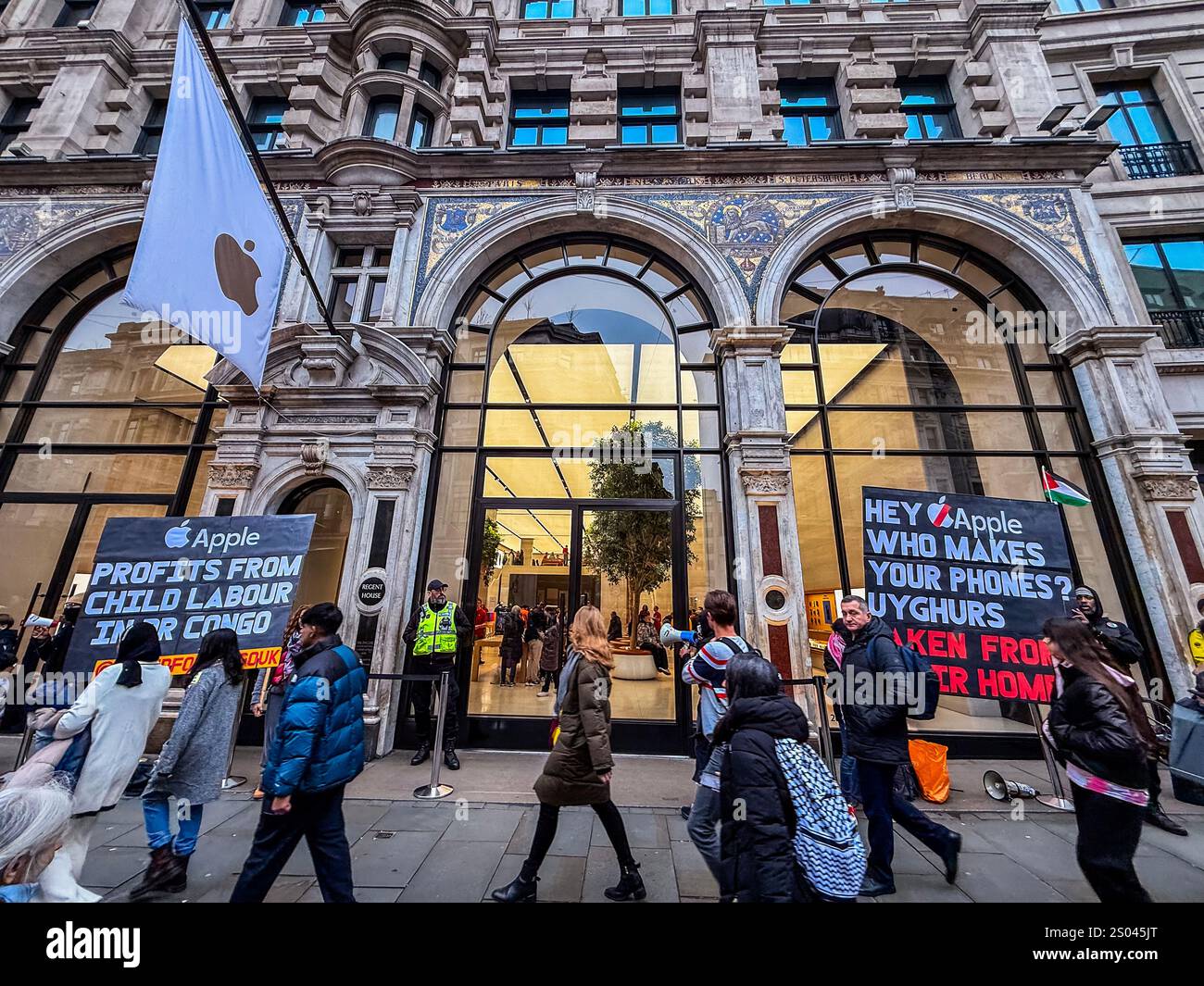London, UK. 24th Dec, 2024. A protest outside the Apple store in Regent ...