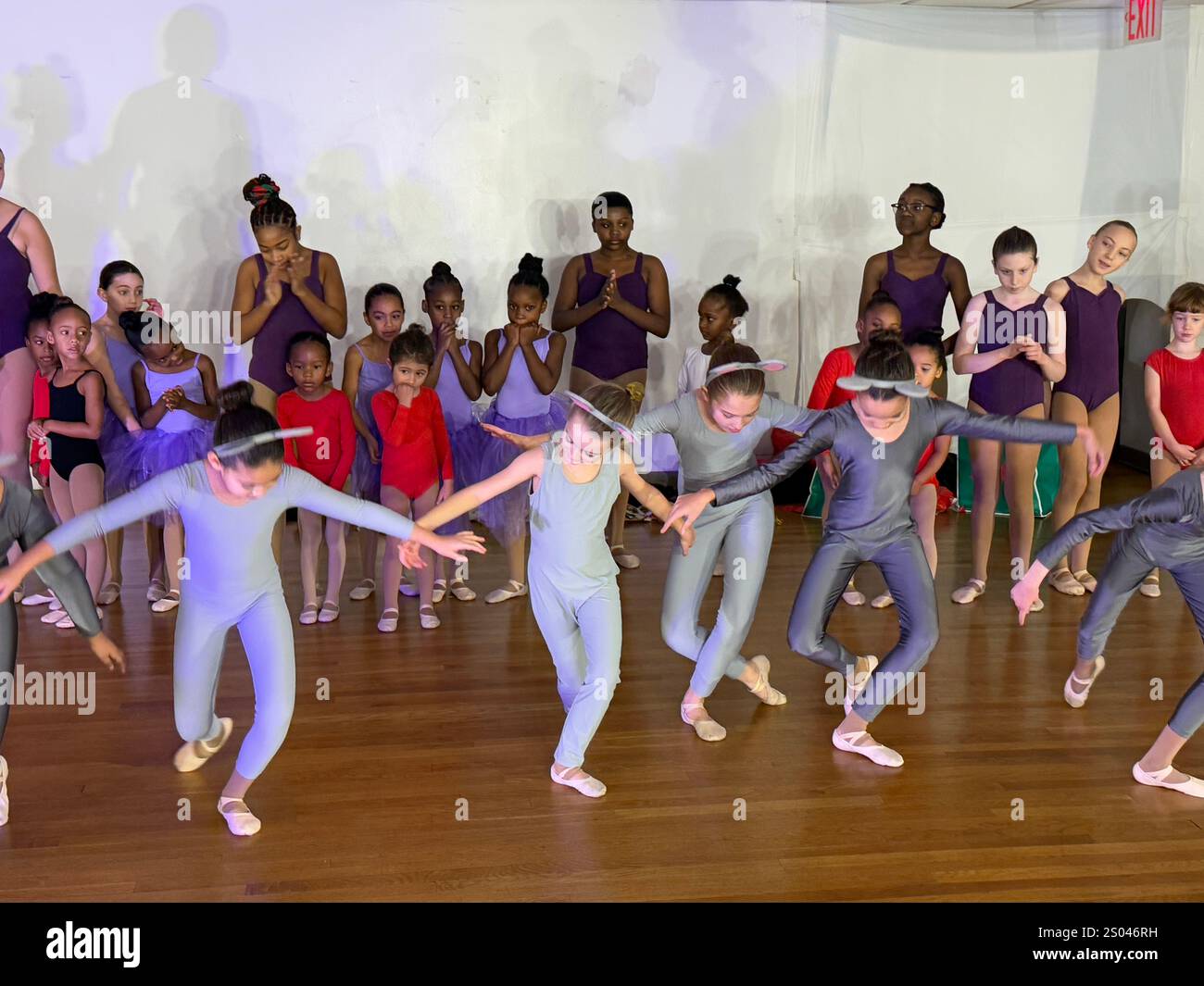Final rehearsal of Cynthia King Dance School groups for their Christmas ...
