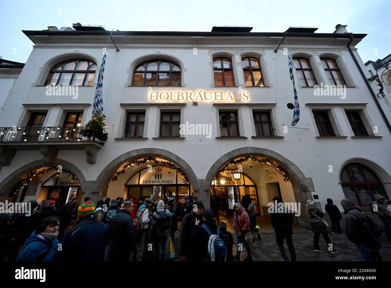 24 December 2024, Bavaria, Munich: Visitors stand in front of the ...