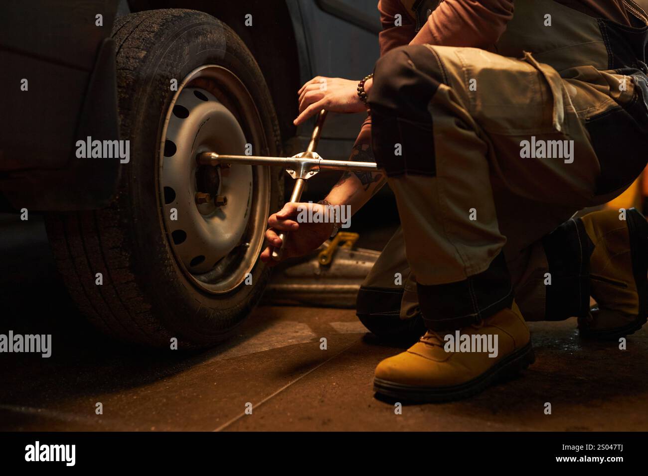 Mechanic using wrench to change wheels of the car in service Stock ...