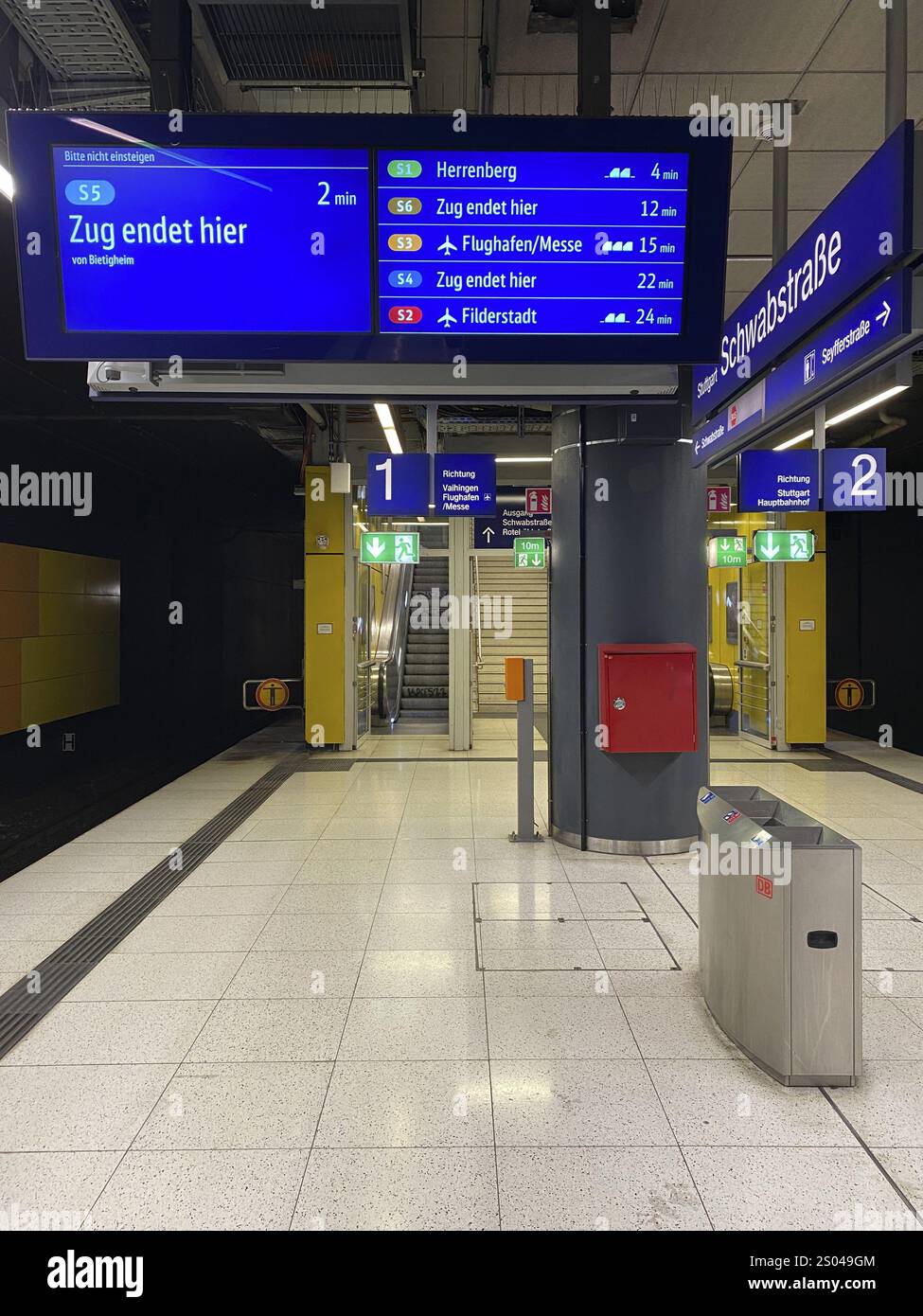 S-Bahn, display board, rubbish bin, escalator, Schwabstrasse station ...