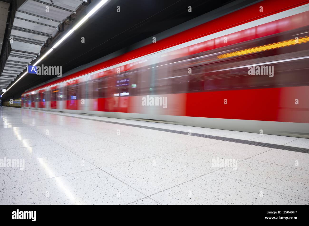 Underground arriving S-Bahn, train, class 420 in traffic red, platform ...