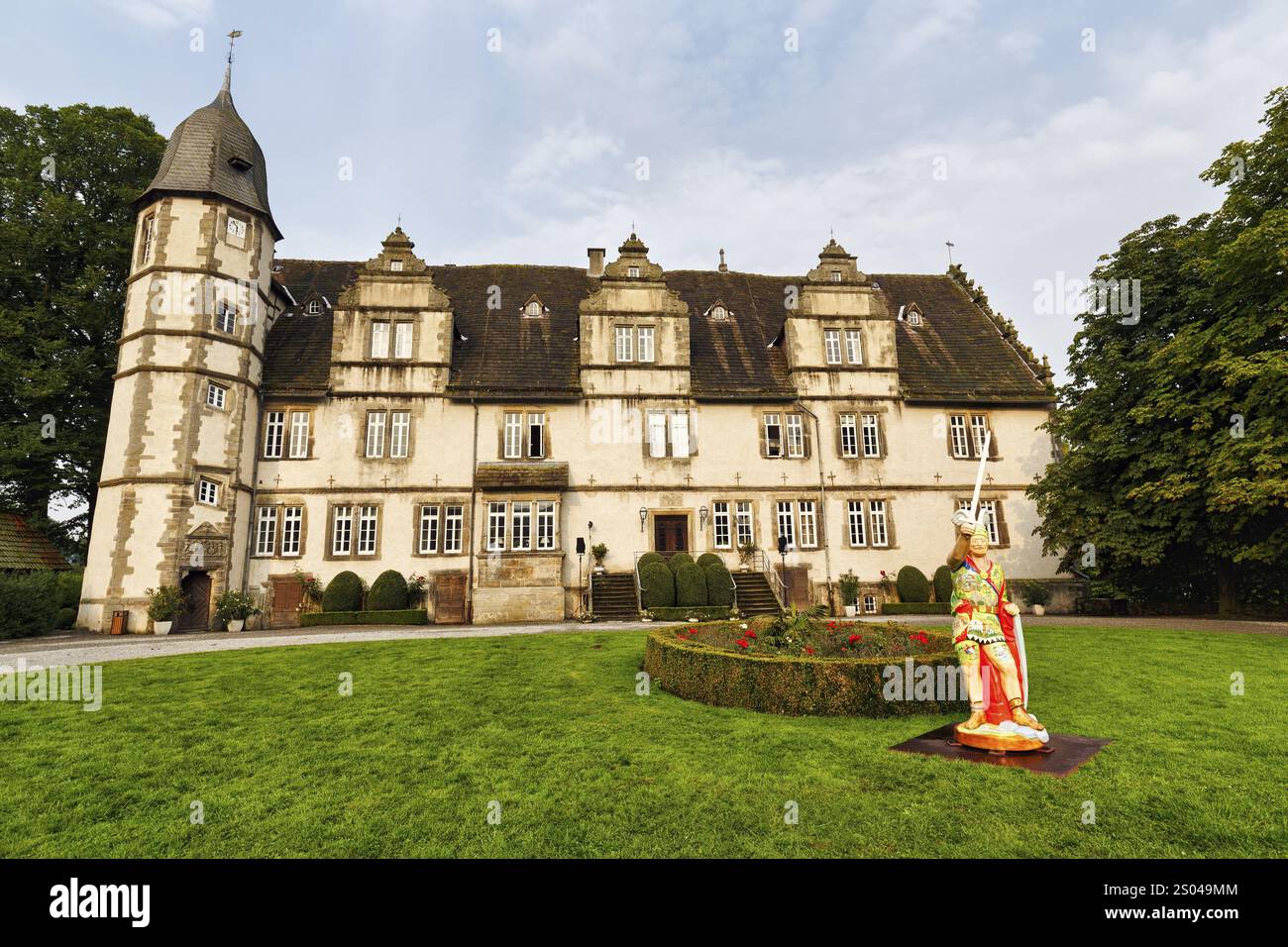 Miniature Hermann monument in front of Wendlinghausen Castle and Manor ...