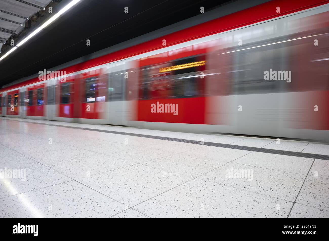 Underground arriving S-Bahn, train, class 420 in traffic red, platform ...