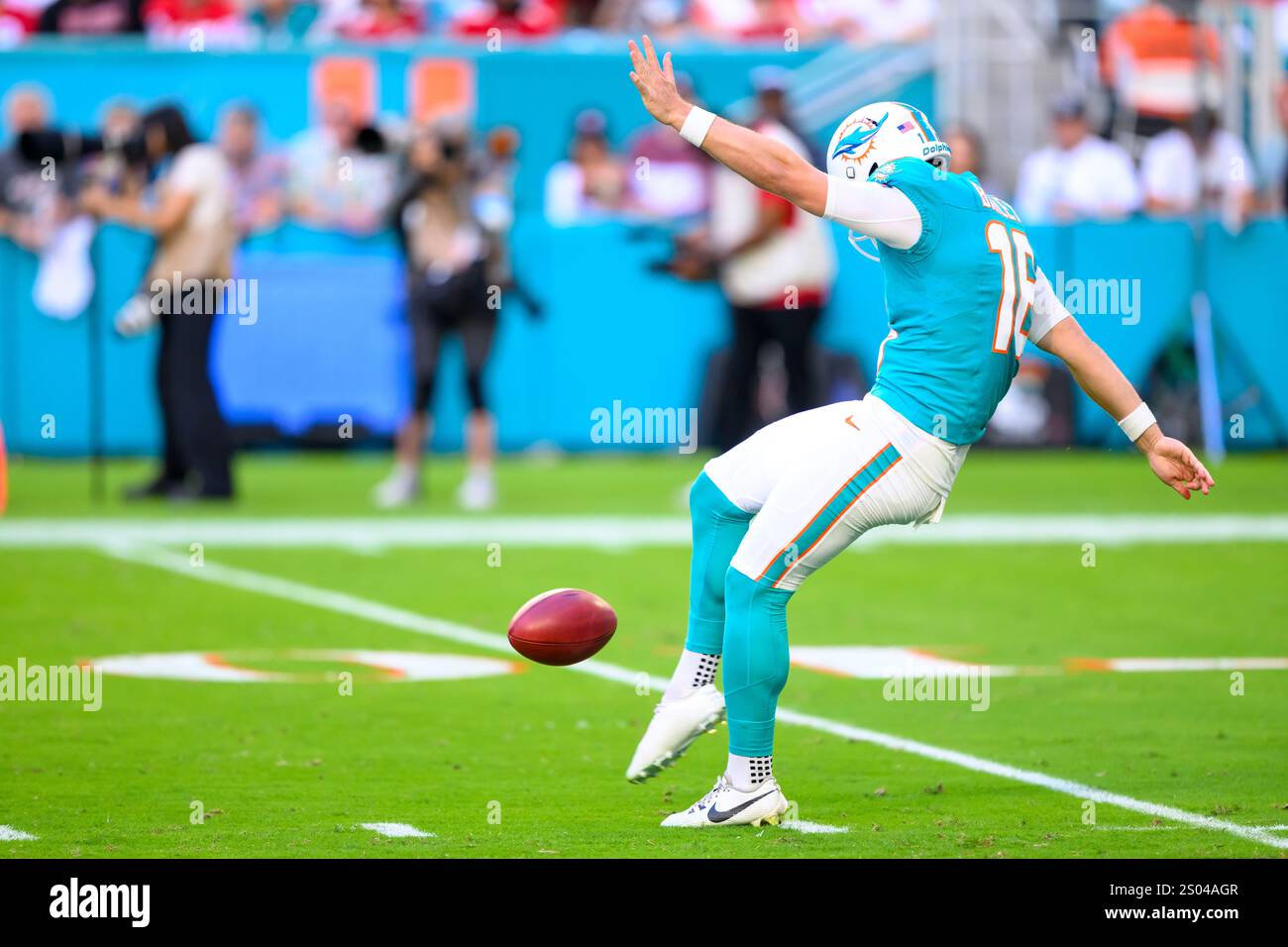 Miami Dolphins punter Jake Bailey (16) punts the ball during an NFL ...