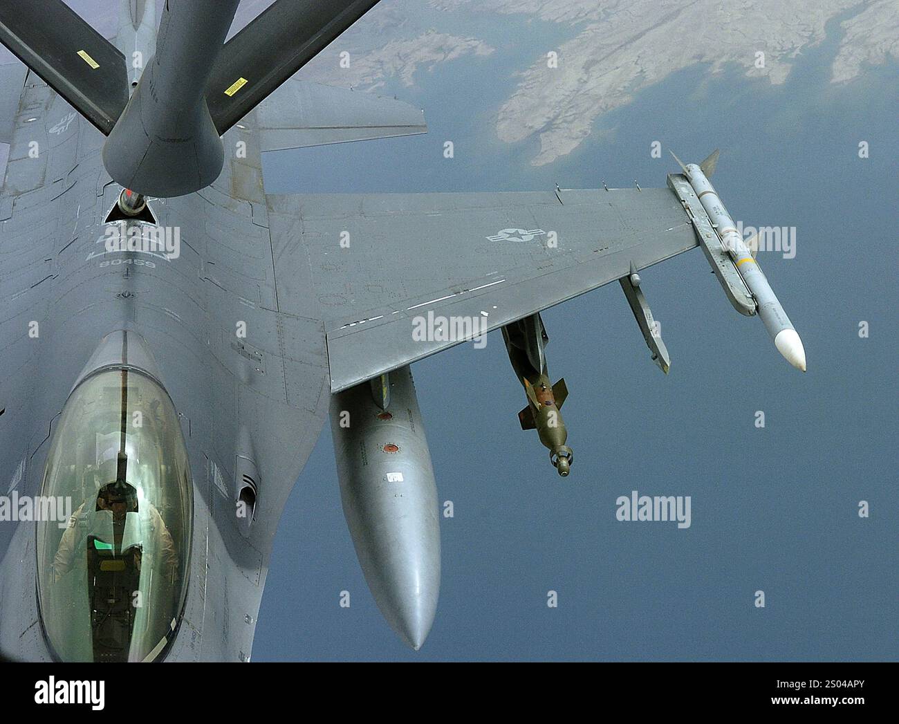 An F-16 Fighting Falcon connects with the refueling boom of a KC-135 ...