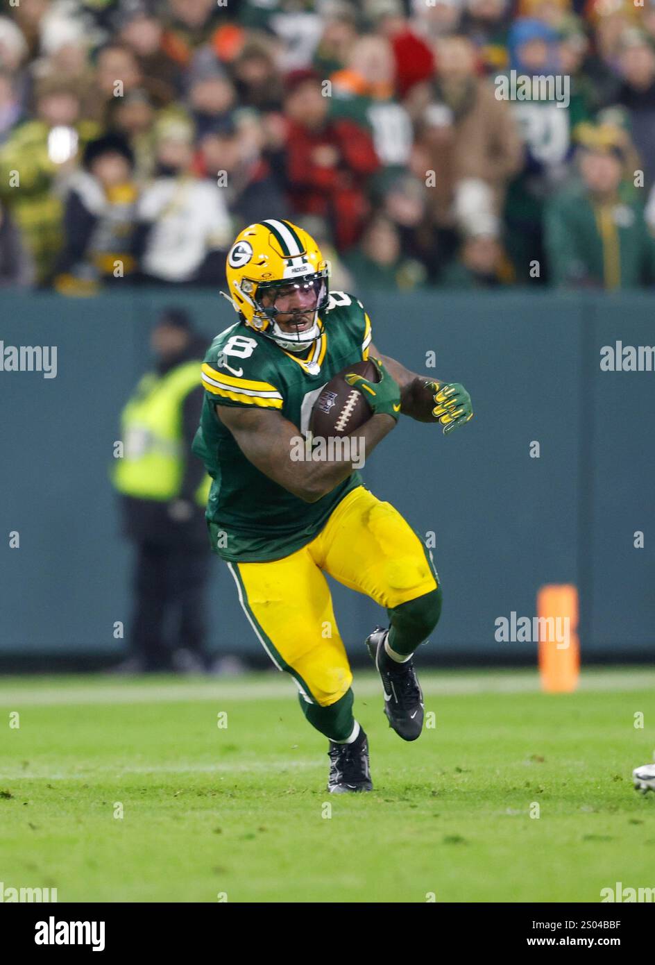 Green Bay Packers running back Josh Jacobs (8) runs the ball against ...
