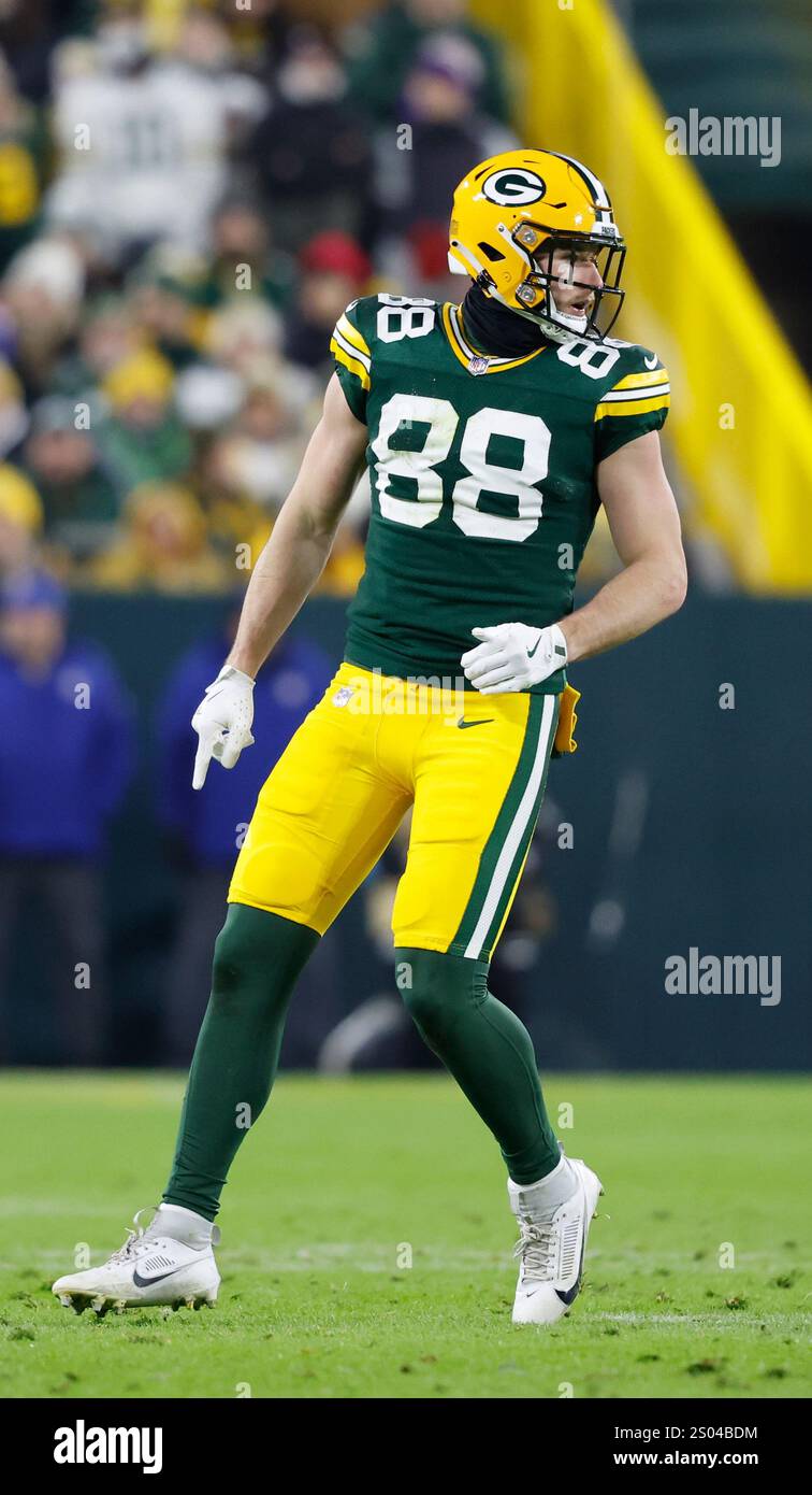 Green Bay Packers tight end Luke Musgrave (88) lines up against the New ...