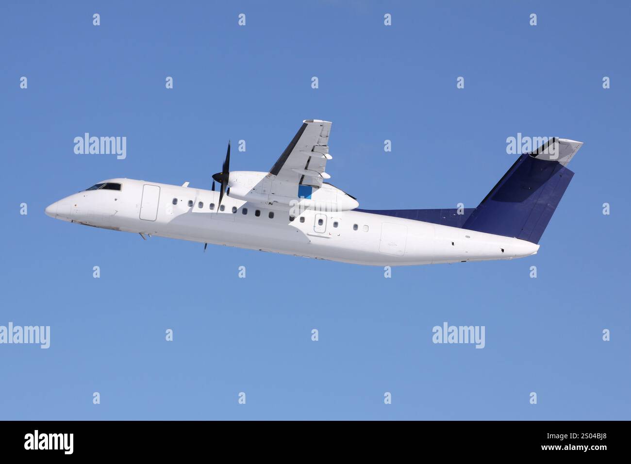 White passenger turboprop aircraft hi-res stock photography and images ...
