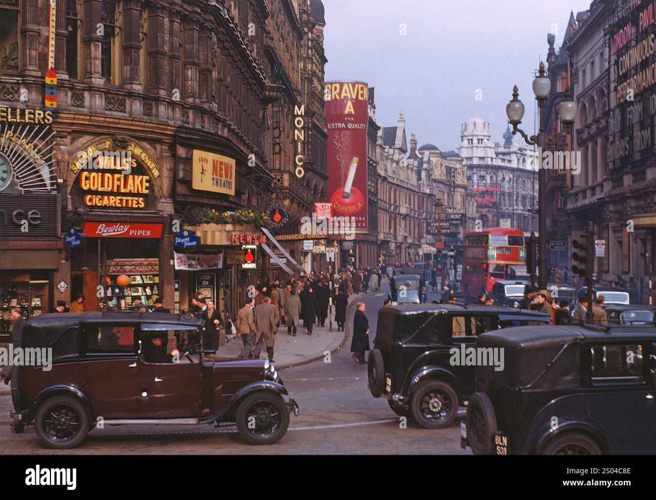 1950s london taxi hi-res stock photography and images - Alamy