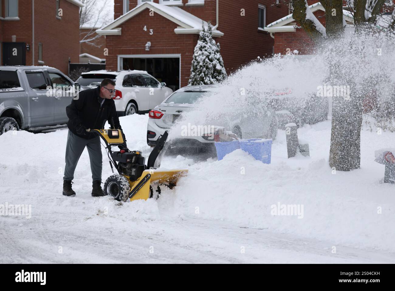 Barrie, Ont., resident Sean Wood helps his neighbours clean their ...