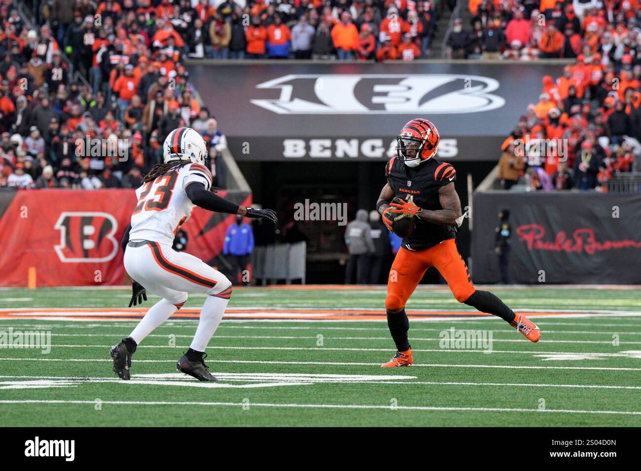 Cincinnati Bengals wide receiver Ja'Marr Chase (1) makes a catch ...