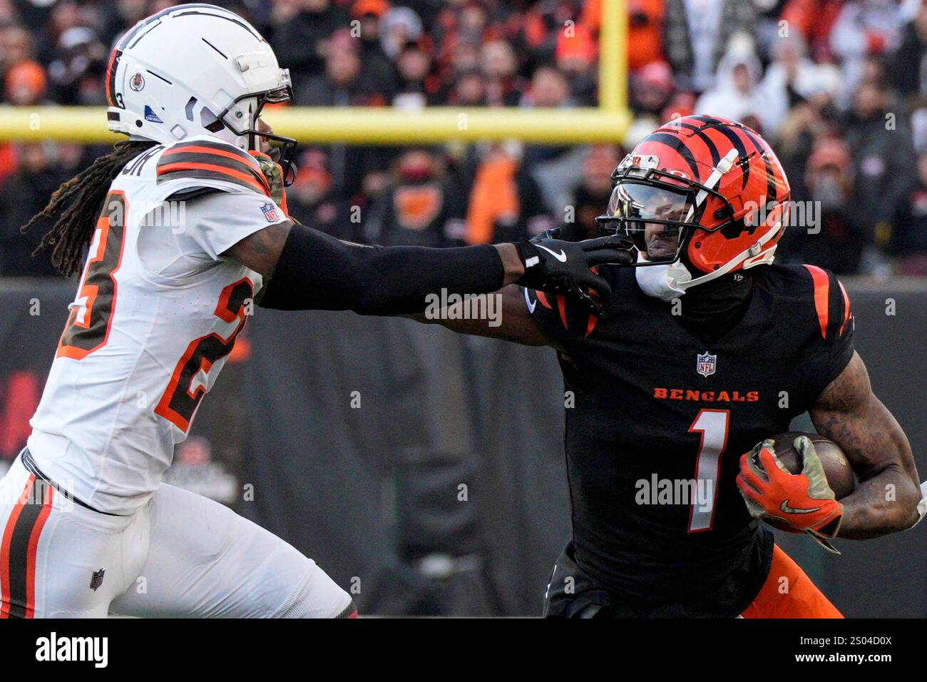 Cincinnati Bengals wide receiver Ja'Marr Chase (1) makes a catch ...