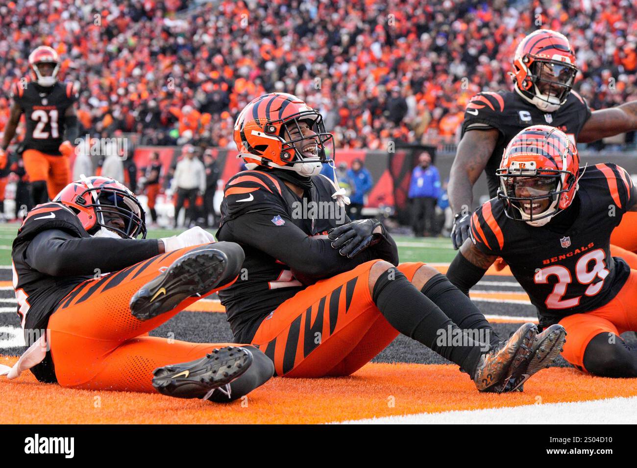 Cincinnati Bengals safety Geno Stone (22) celebrates with teammates ...