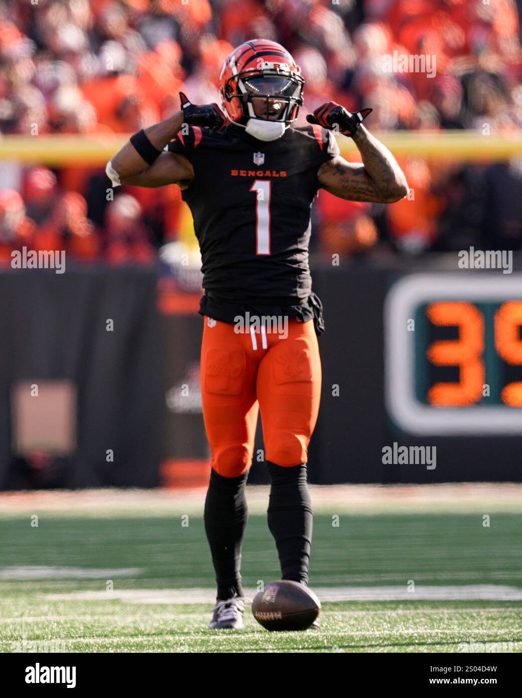 Cincinnati Bengals wide receiver Ja'Marr Chase (1) reacts during an NFL ...