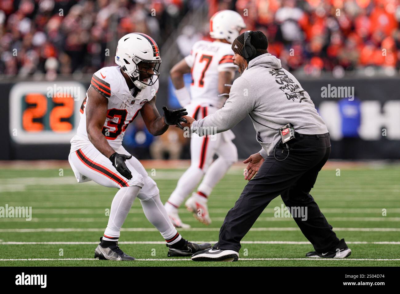 Cleveland Browns running back Jerome Ford (34) celebrates with ...