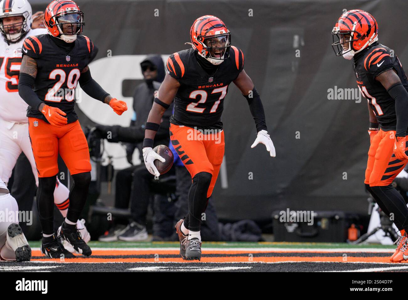 Cincinnati Bengals safety Jordan Battle (27) reacts after an ...