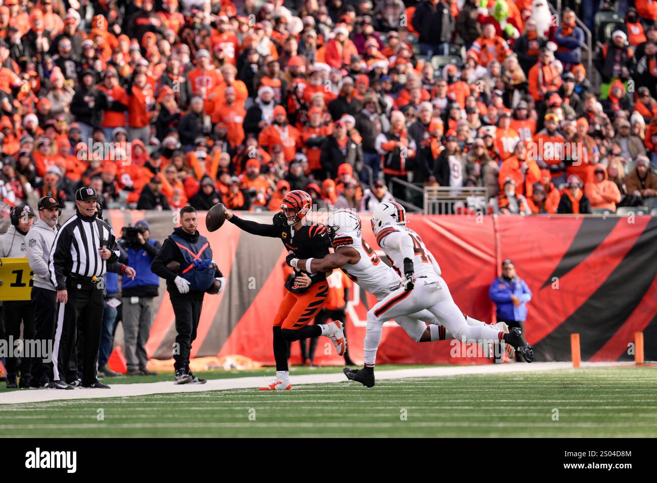 Cincinnati Bengals quarterback Joe Burrow (9) is tackled by Cleveland ...