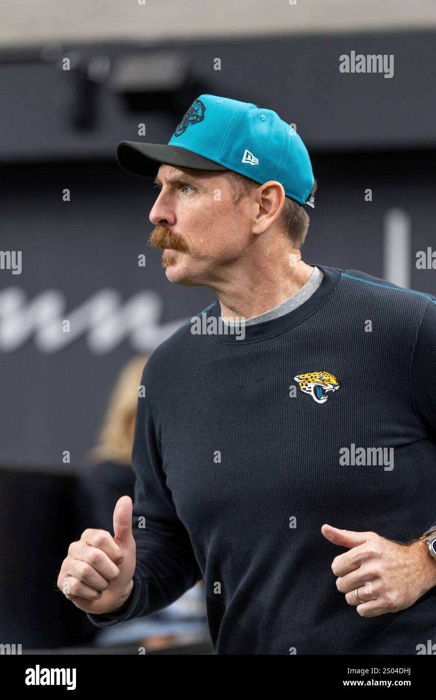 Jacksonville Jaguars defensive coordinator Ryan Nielsen warms players ...