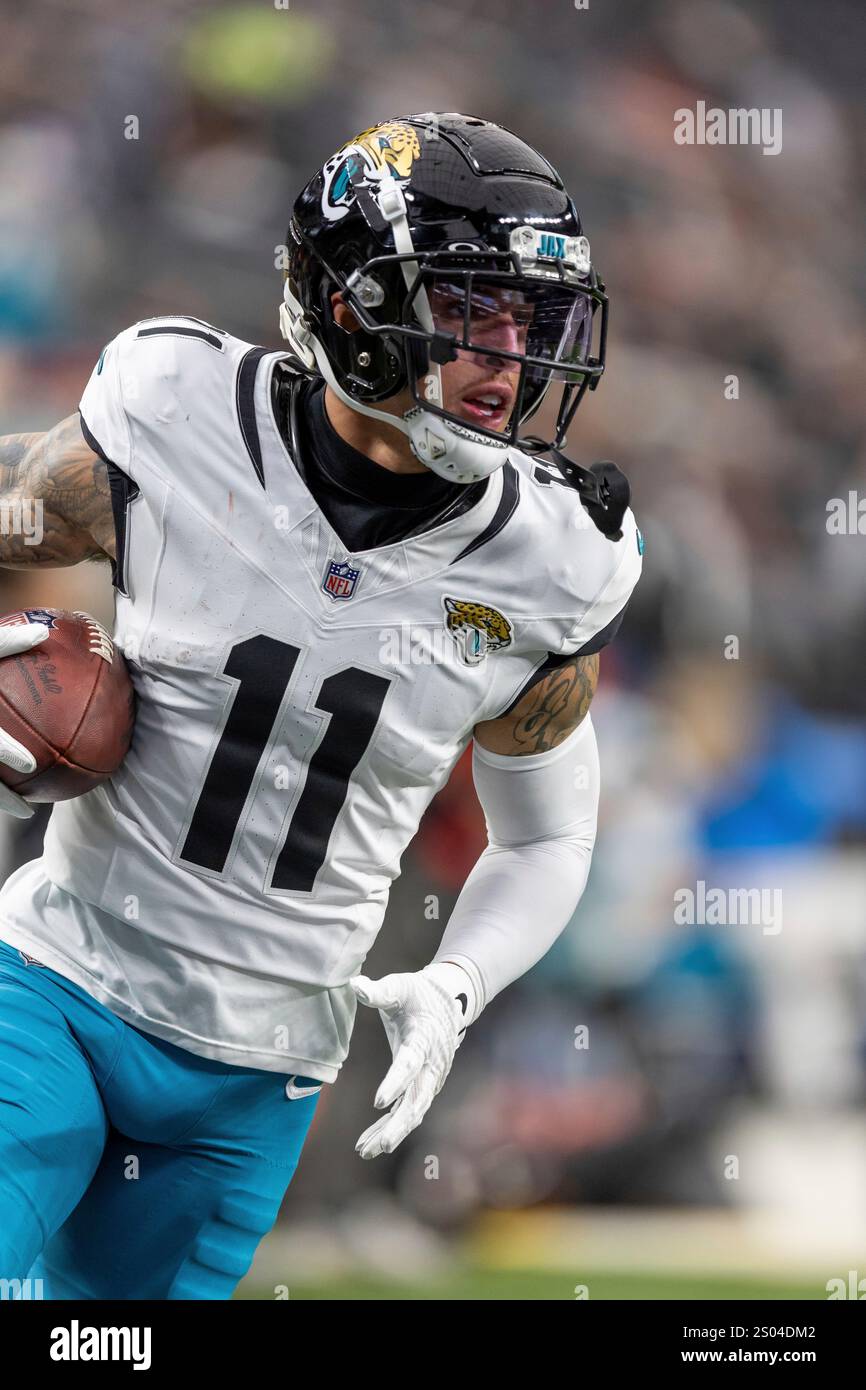 Jacksonville Jaguars wide receiver Parker Washington (11) warms up ...