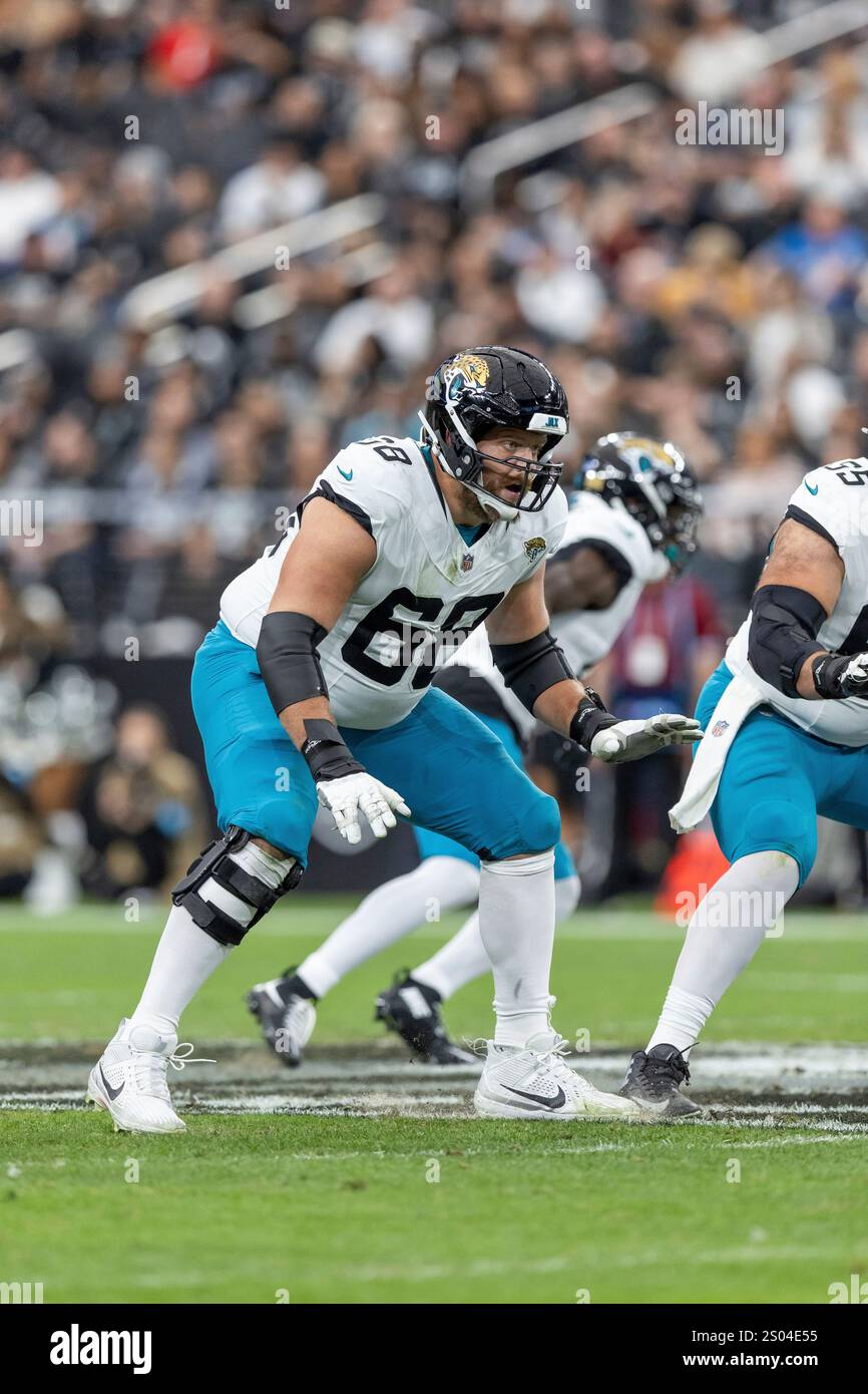 Jacksonville Jaguars guard Brandon Scherff (68) blocks against the Las ...
