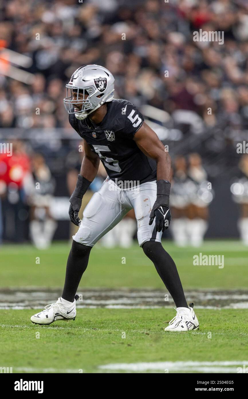 Las Vegas Raiders linebacker Divine Deablo (5) lines up against the ...