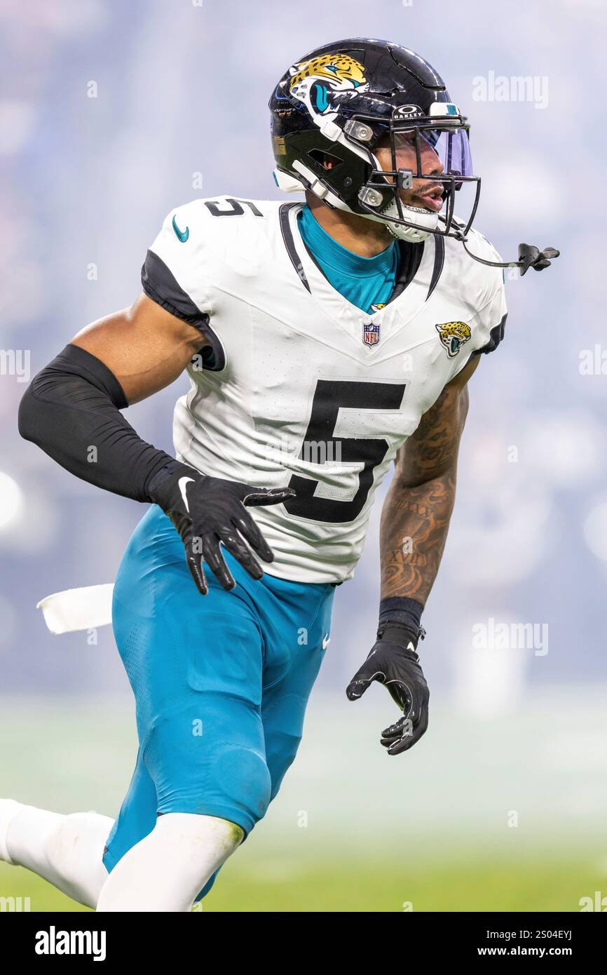 Jacksonville Jaguars safety Andre Cisco (5) against the Las Vegas ...