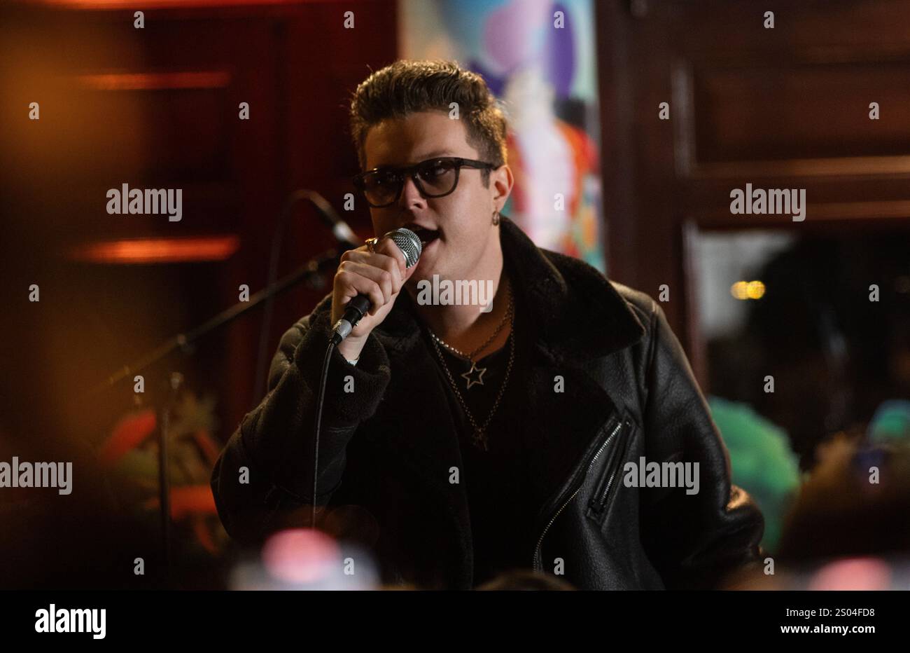 Shobsy takes part in the annual Christmas Eve busk outside the Gaiety ...