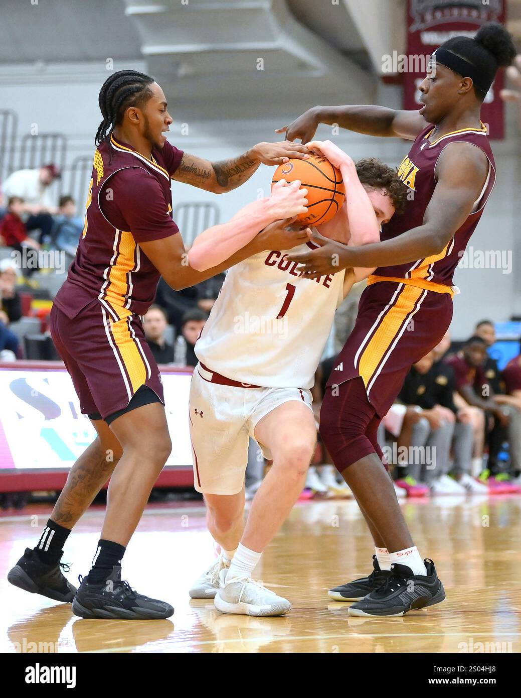 December 22, 2024: Iona Gaels guard Dejour Reaves (left) and forward ...