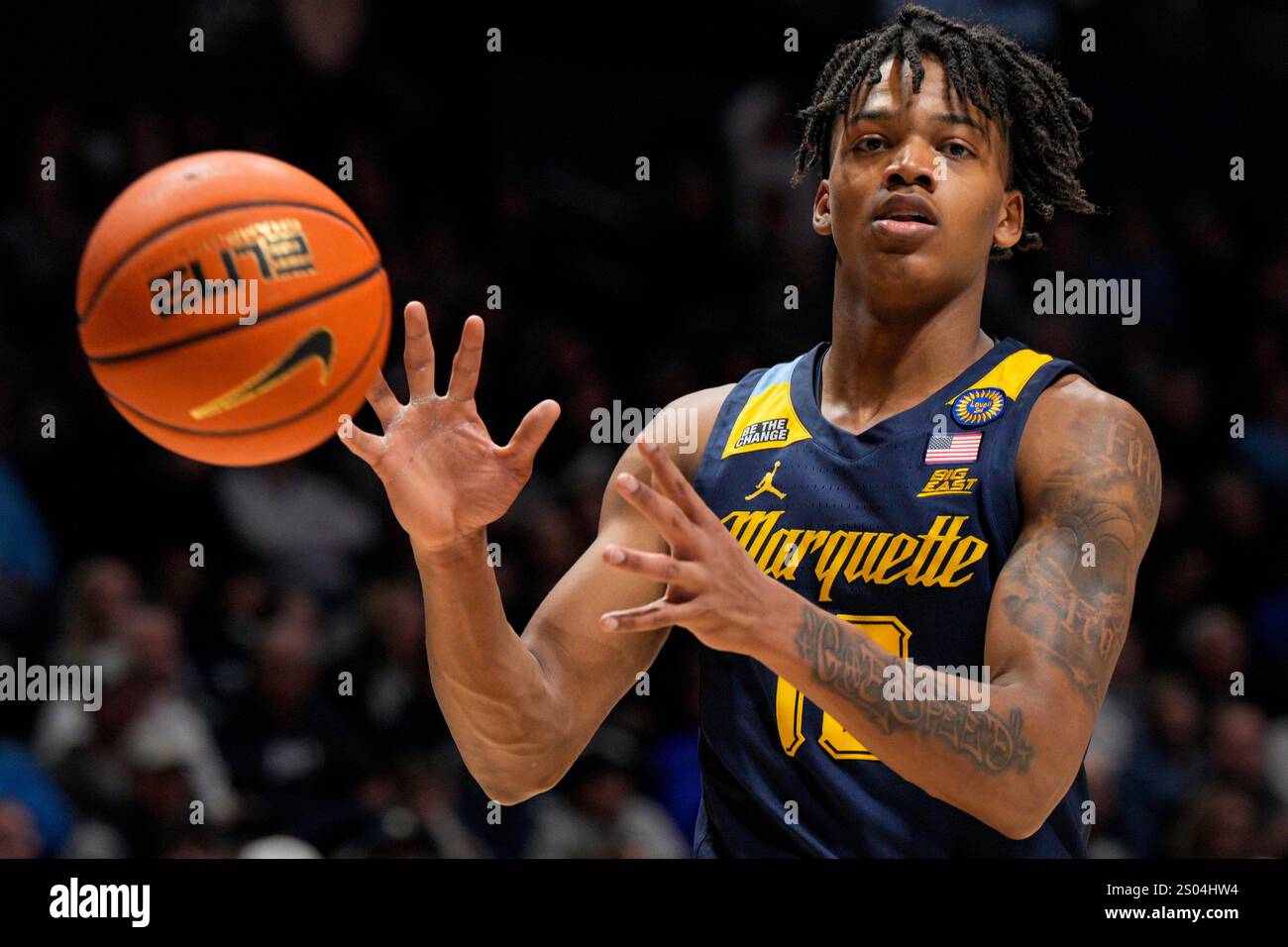 Marquette forward Damarius Owens (10) receives a pass during an NCAA ...