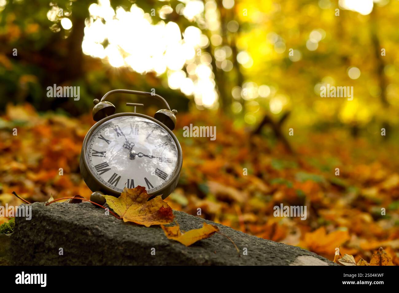Time saving text alarm hi-res stock photography and images - Alamy