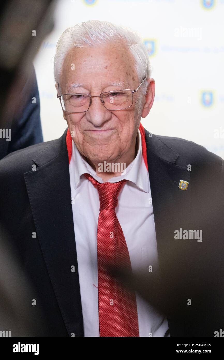 Father Angel during the solidarity Christmas dinner of Messengers of ...