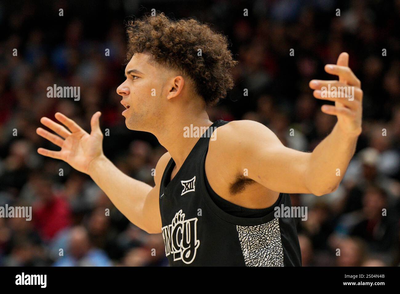 Cincinnati guard Dan Skillings Jr. (0) reacts during an NCAA college ...