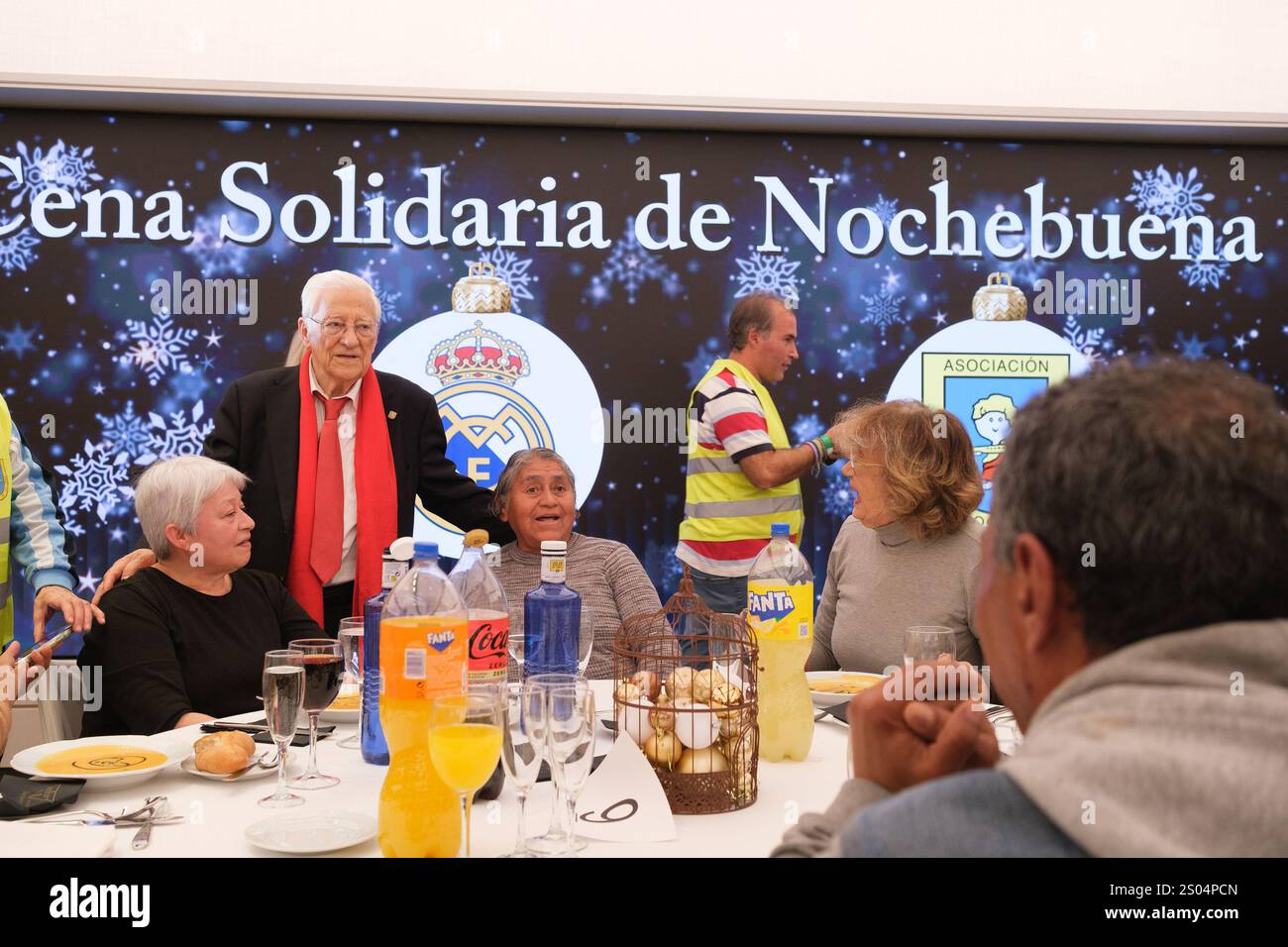 Father Angel during the solidarity Christmas dinner of Messengers of ...