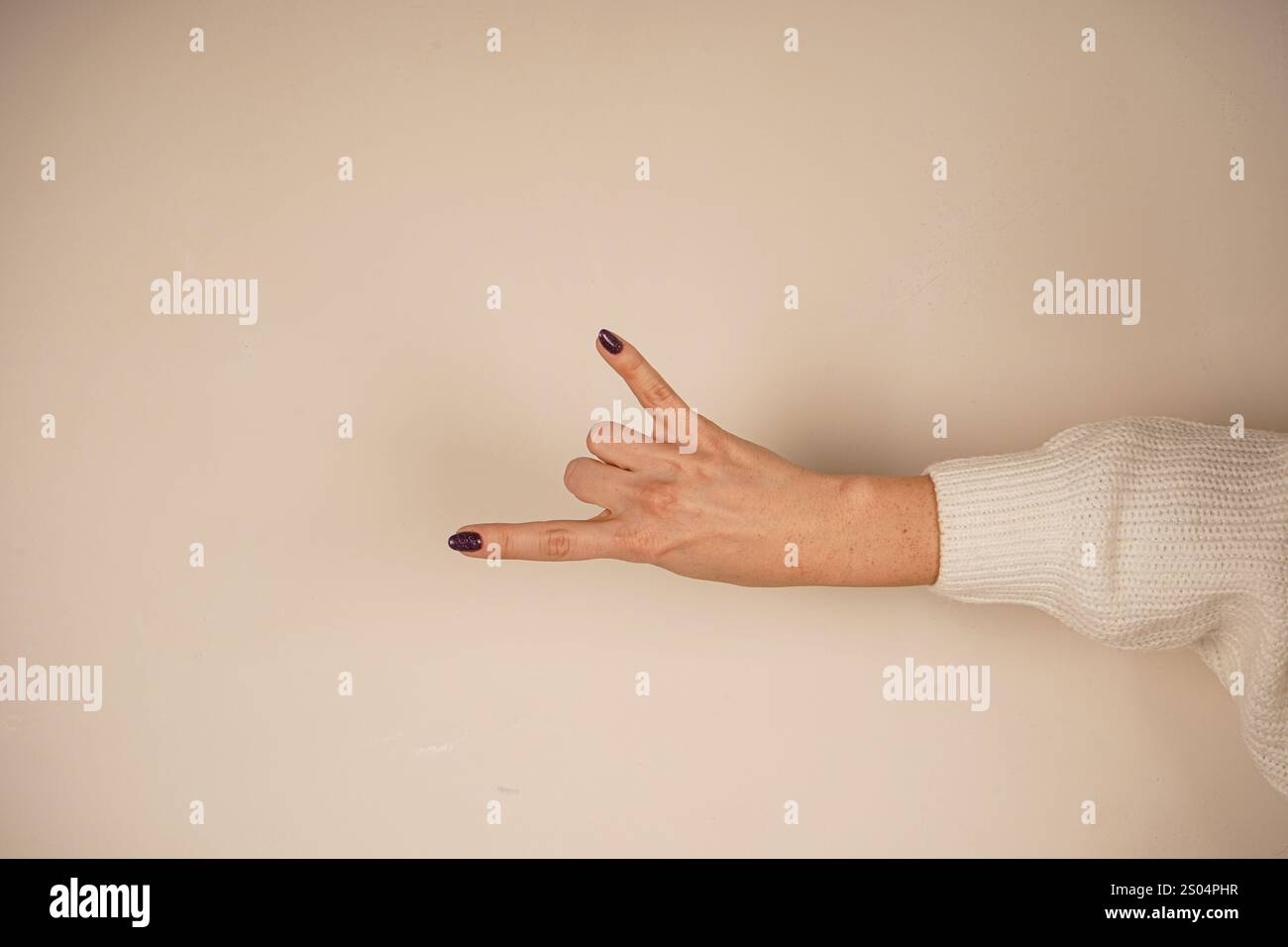 The "heavy metal" hand gesture is a bold expression of love for rock ...