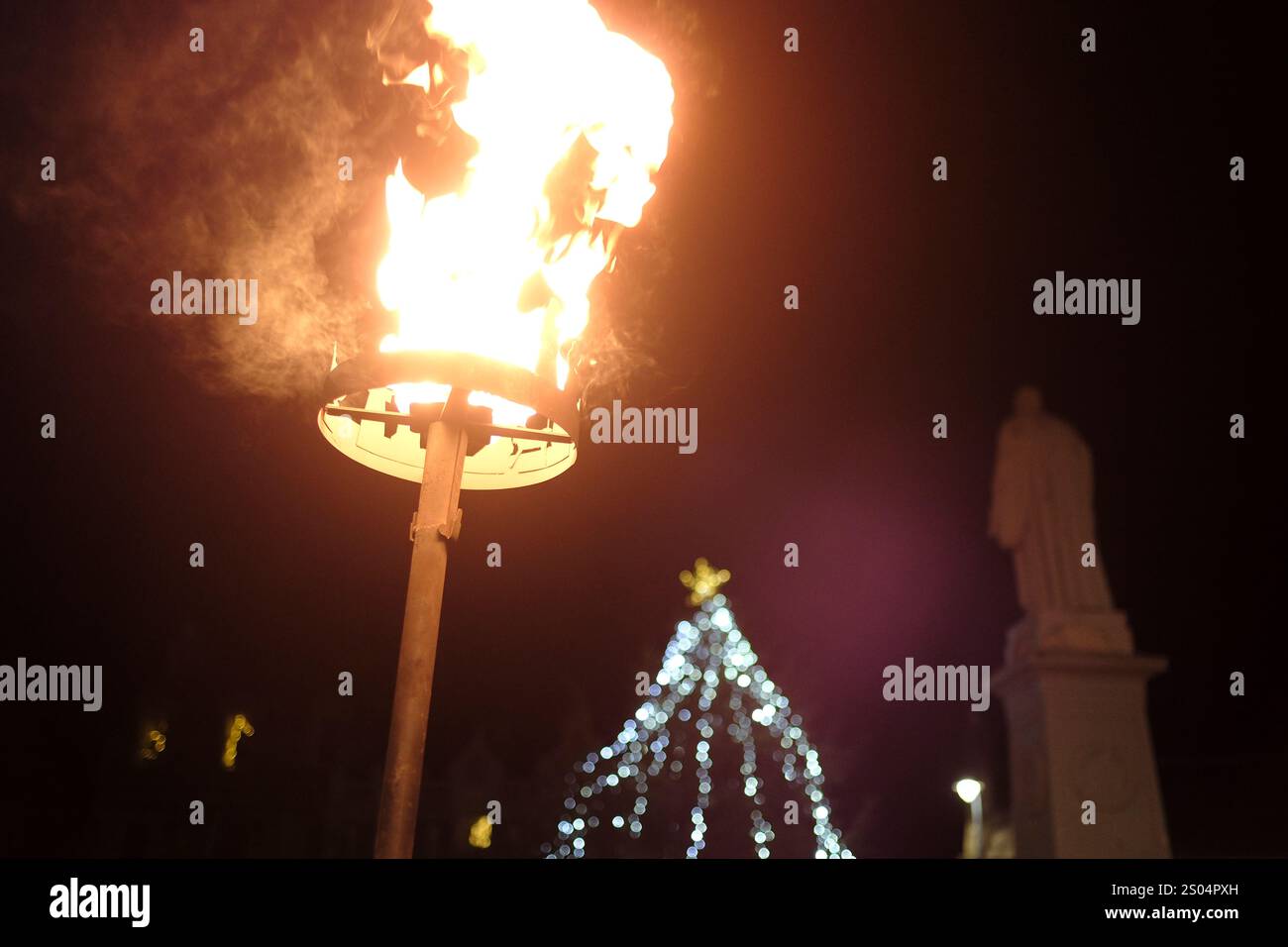 Selkirk, UK. 24th Dec, 2024. Christmas Eve traditional Community Carol ...