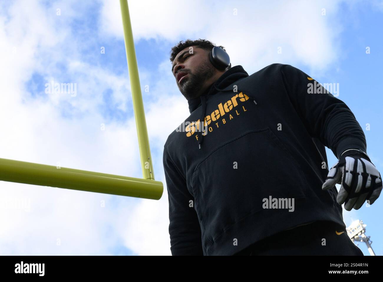 Pittsburgh Steelers defensive tackle Cameron Heyward works out during ...