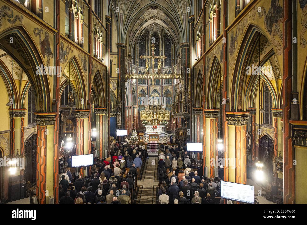 AMSTERDAM - Churchgoers during a moment of reflection during Midnight ...