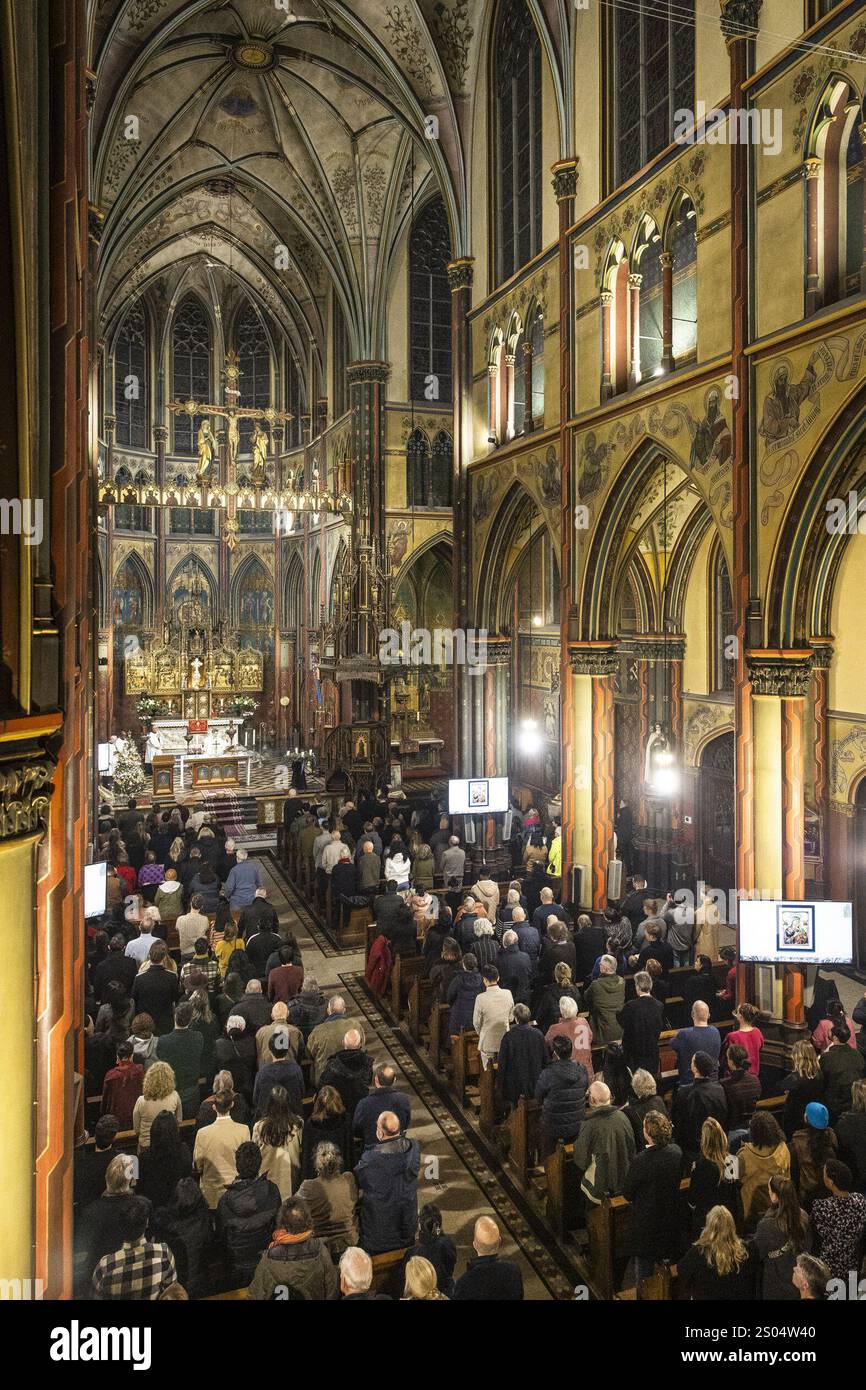 AMSTERDAM - Churchgoers during a moment of reflection during Midnight ...