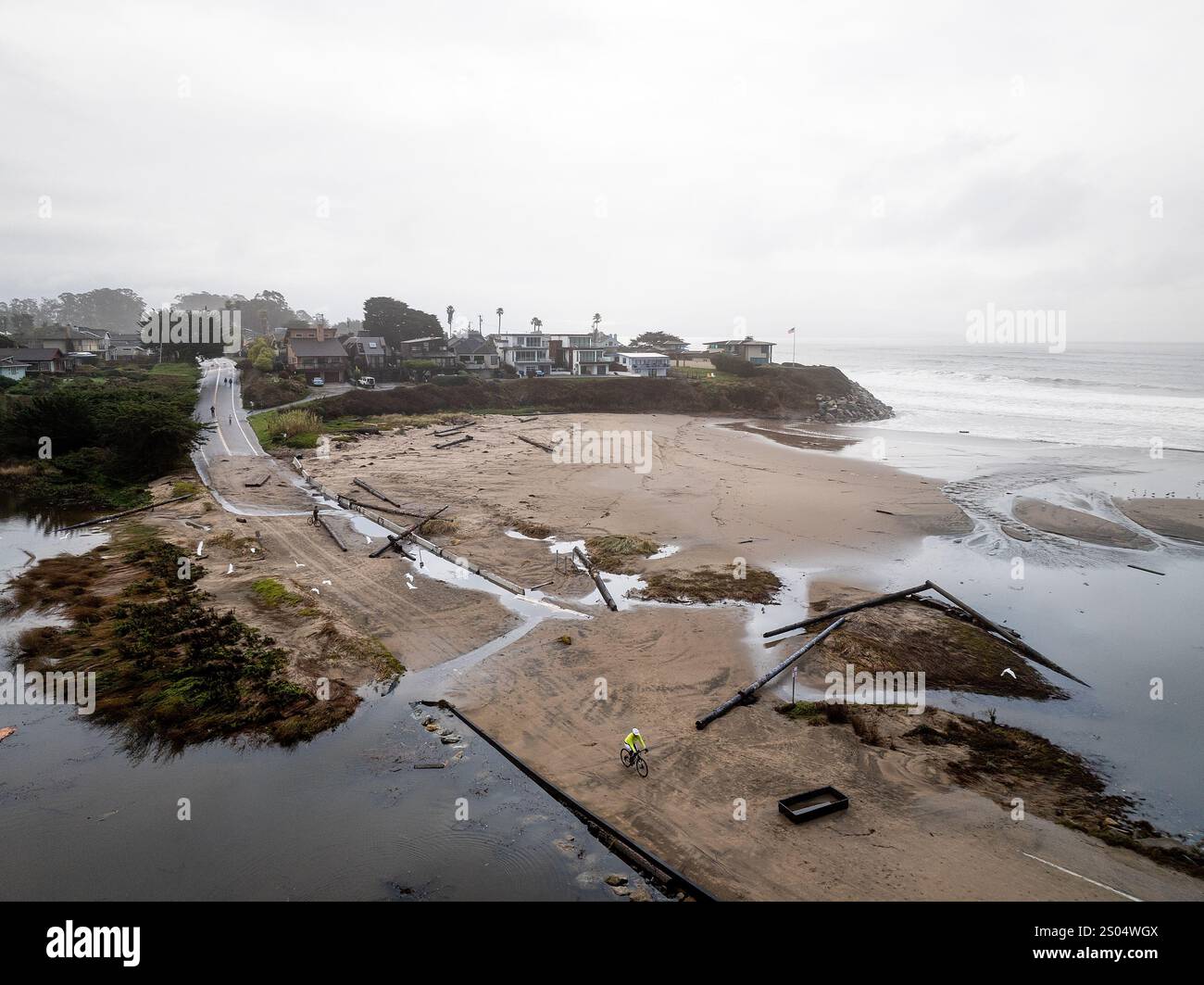 Santa Cruz, USA. 24th Dec, 2024. SANTA CRUZ, CA - DECEMBER 24: Aerial ...